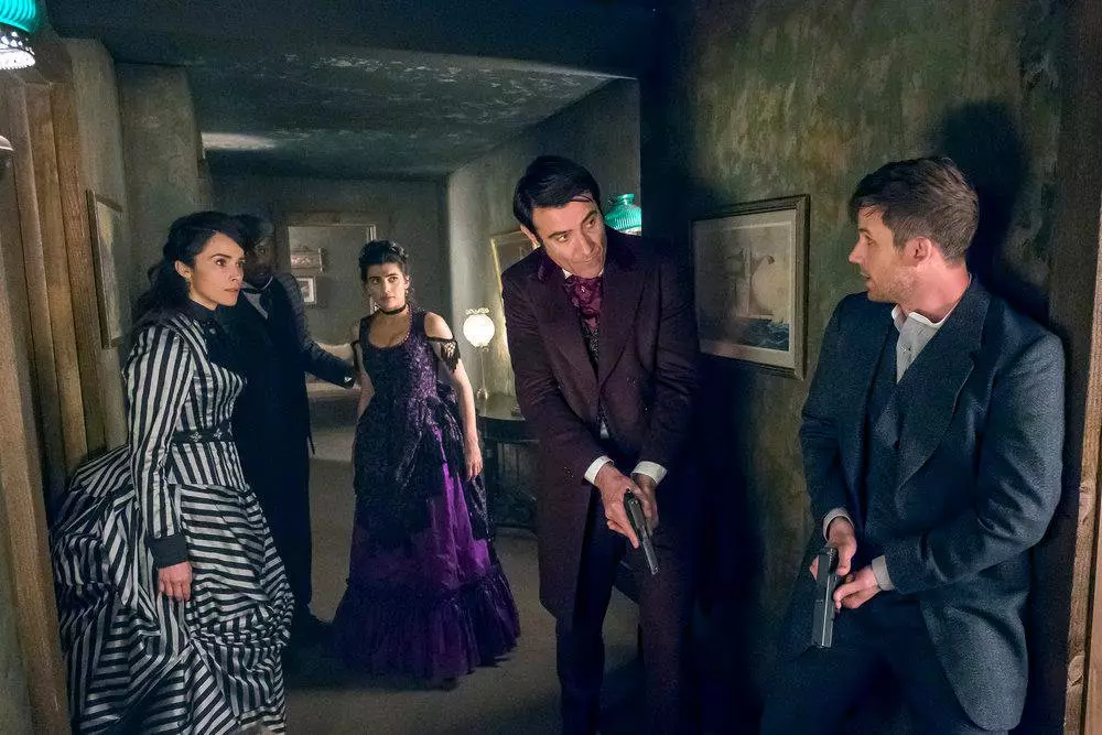 Pilot, tinker, soldaat, spion: The Epic "Timeless" Seizoen Finale Twofer