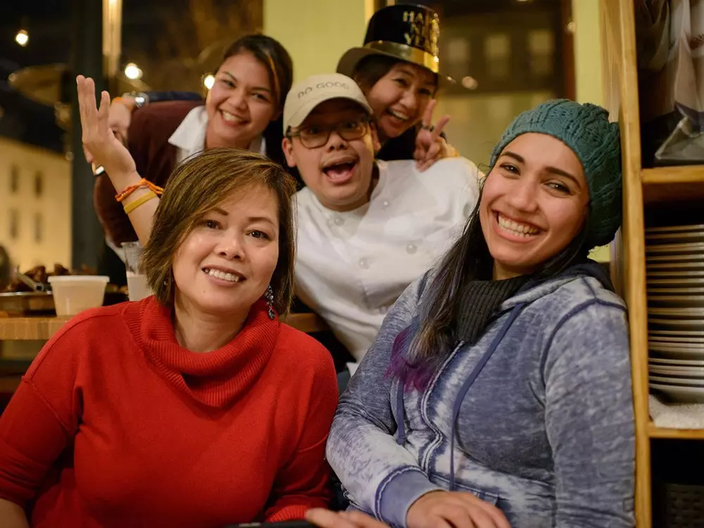 Treffen Sie die Anhänger der wachsenden laotischen Lebensmittelbewegung in einem neuen Video von Folklife