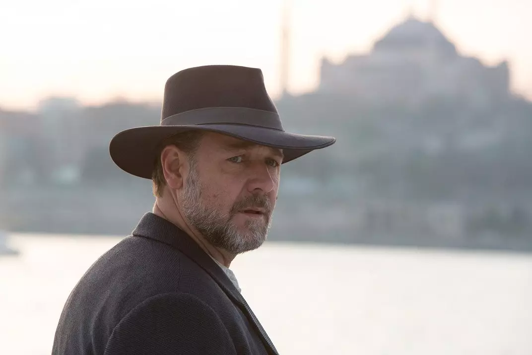 Russell Crowe Prenas Novan Rigardon al Malnova Batalo 48985_3