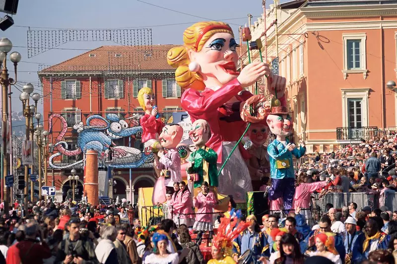 Τα καλύτερα μέρη για να γιορτάσετε το Mardi Gras έξω από τη Νέα Ορλεάνη 49059_5