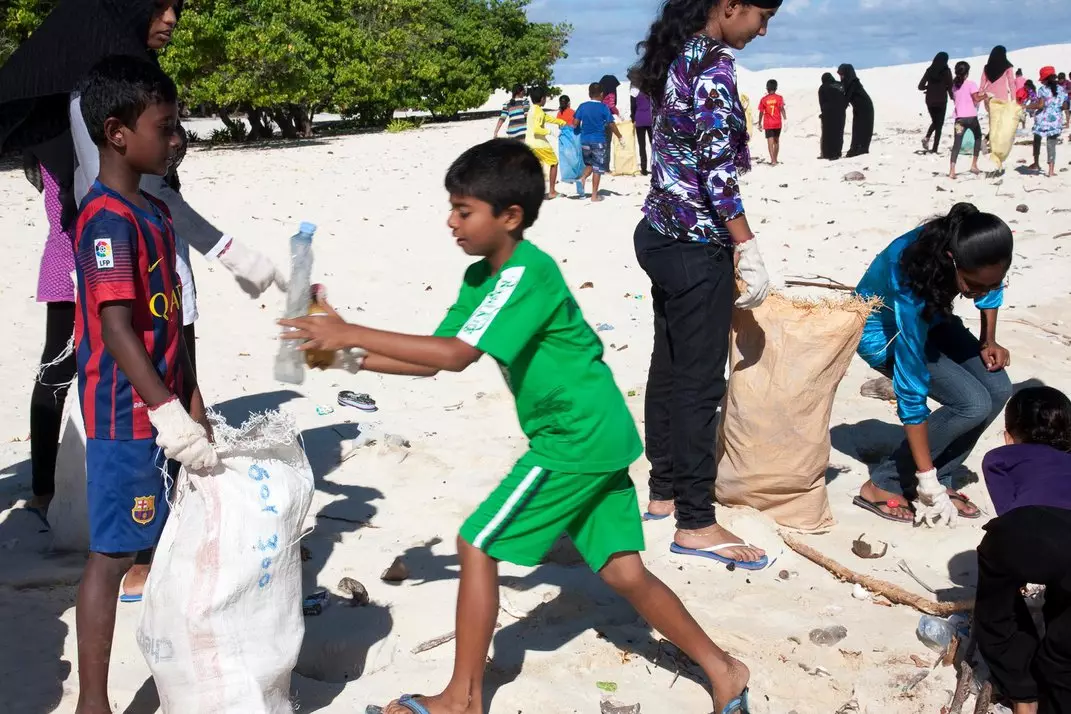 Tretješolci na Maldivih odkrivajo lepoto pod njihovimi morji 49076_3