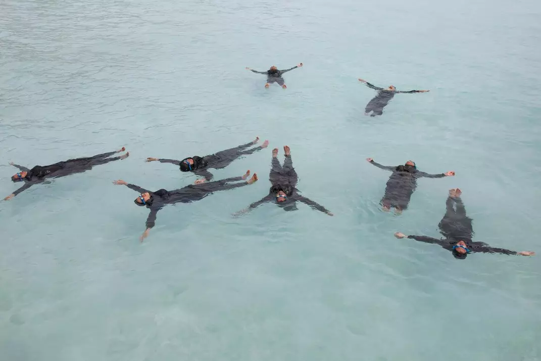 مالدیپ میں تیسرے درجے کے طالب علم اپنے سمندروں کے نیچے خوبصورتی دریافت کرتے ہیں۔