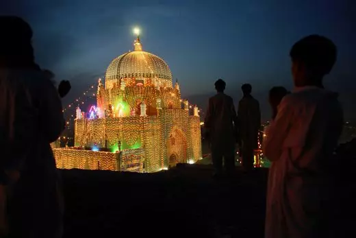 Sufi Pakistan Mengkhotbahkan Iman dan Ekstasi 4910_8