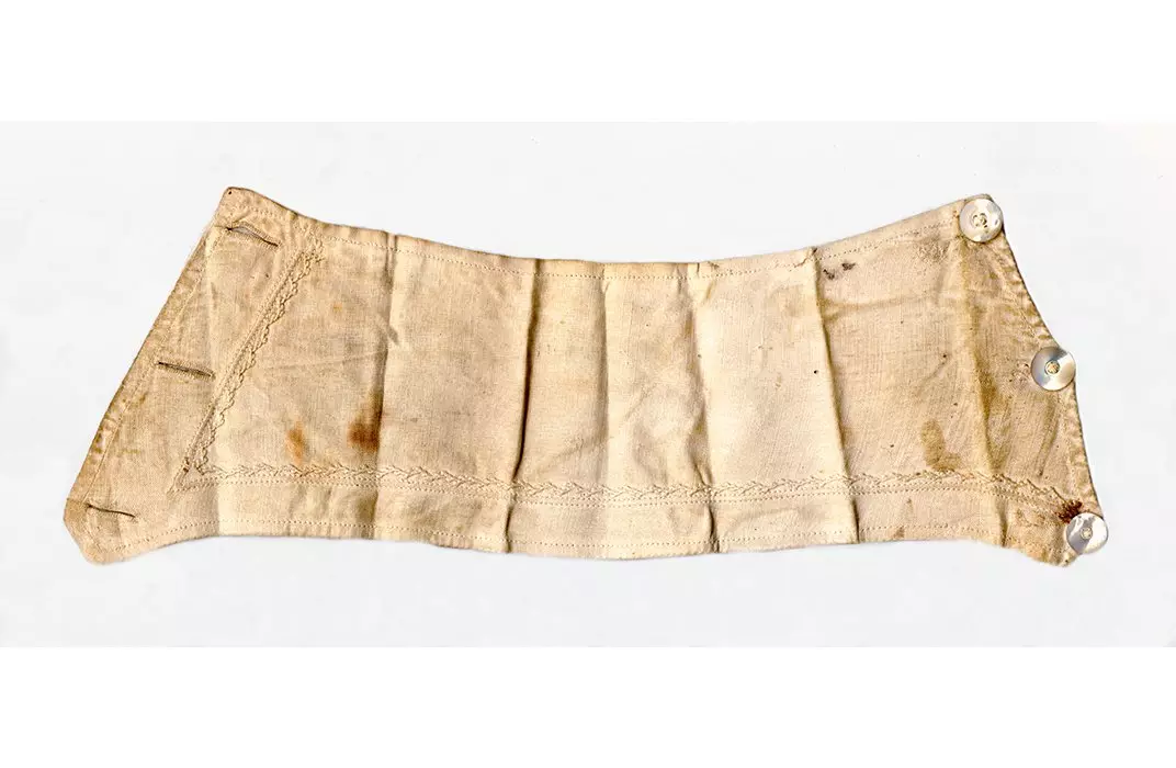 Tawagar Relics daga Kwanakin Ƙarshe na Lincoln Duk sun zo zama a Smithsonian 49152_16