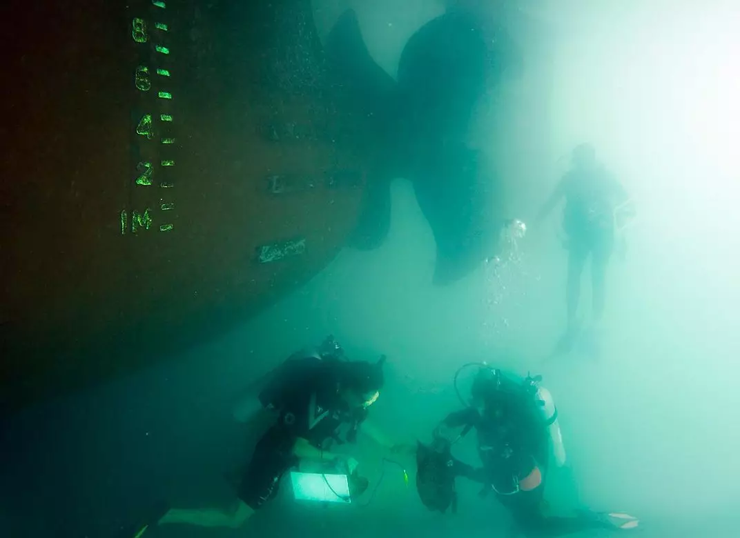 What's So Important About the Bottom of a Cargo Ship? A Smithsonian Dive Team Explains 49173_9