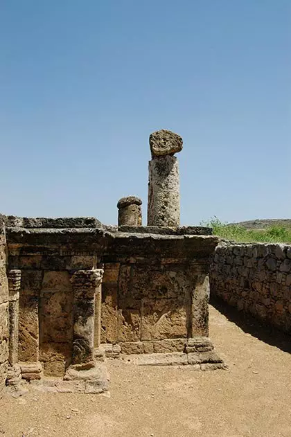 Jainski stebri v Sirkapu