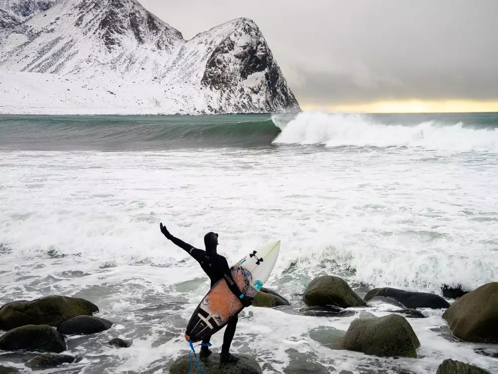 Møt de sinnssyke surferne som reiser til Polhavet for å fange en bølge