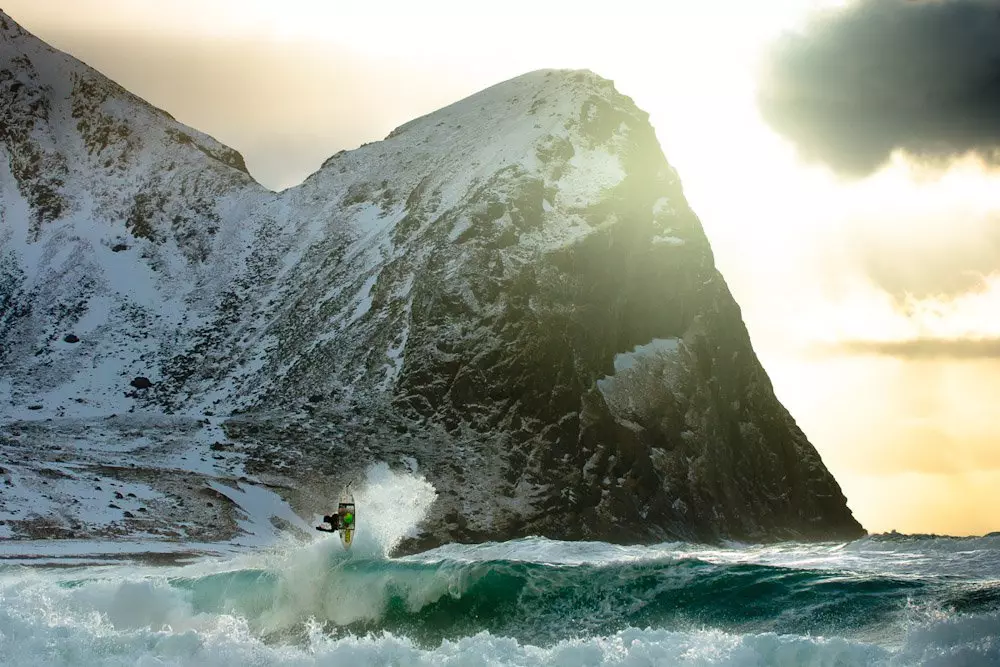 Himamata ang Insane Surfers nga Nagbiyahe sa Arctic Ocean aron Makakuha ug Balod 49288_11