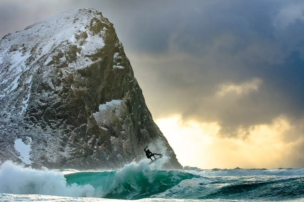 Poznaj szalonych surferów, którzy podróżują nad Ocean Arktyczny, aby złapać falę 49288_5