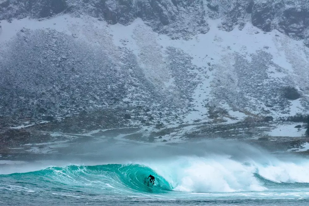 Bi Surferên Insane yên ku diçin Okyanûsa Arktîkê da ku Pêlek Bigirin Bicivin 49288_8