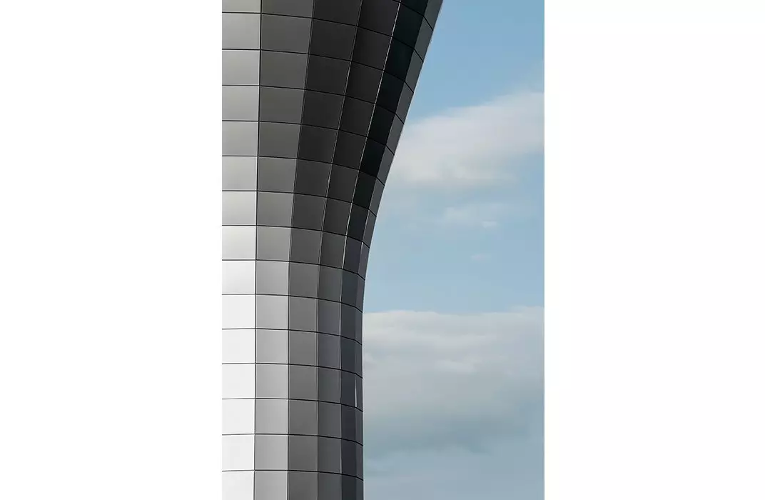 Kukoshesa Art uye Architecture yeWorld's Airport Towers 49304_1