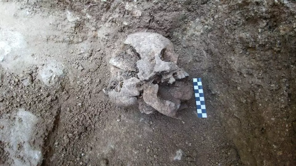 Đứa trẻ 10 tuổi cổ đại này đã nhận được một 'Ma cà rồng chôn cất' để ngăn chặn sự trở lại từ cõi chết
