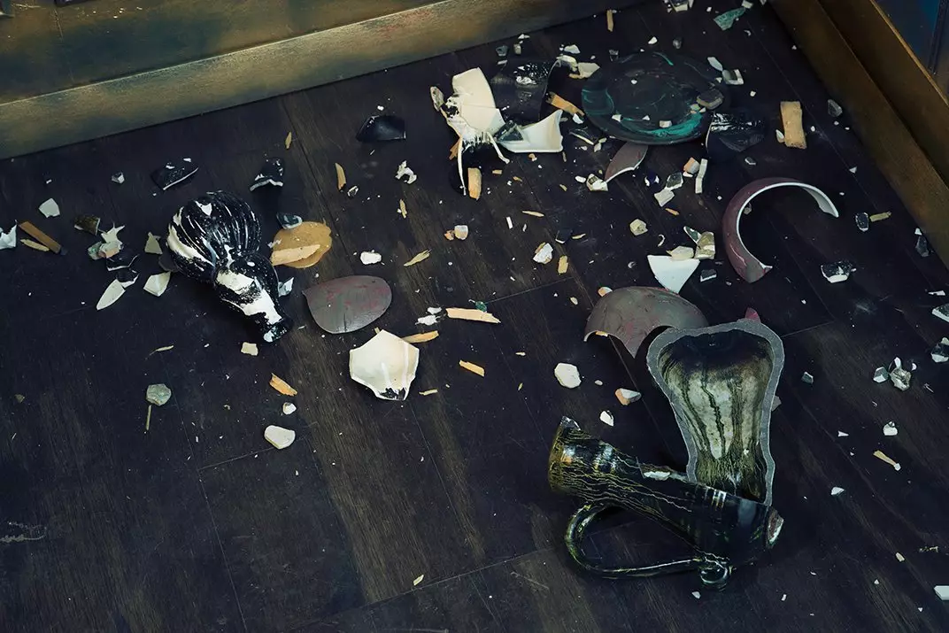 Стаята на пауна на Уистлър е преосмислена в състояние на изтичащ и счупен разпад 49328_2