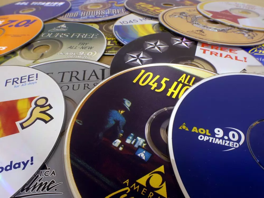 Remember These Free AOL CDs? They&#x27;re Collectibles Now