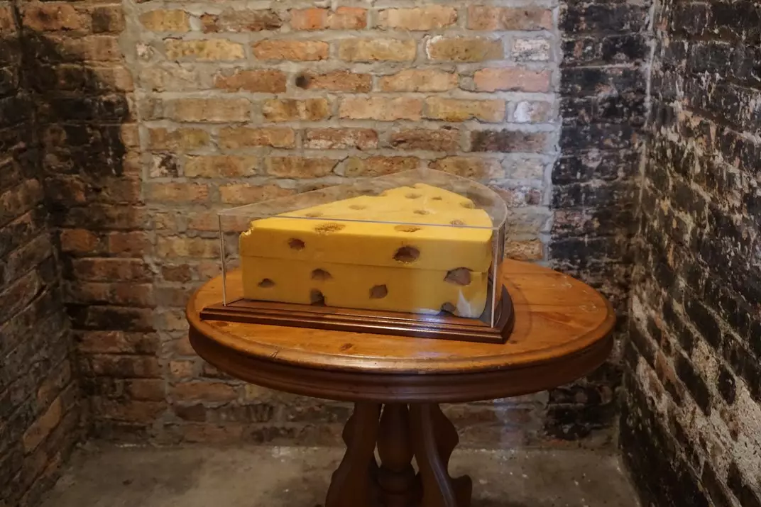 How to Make Your Own Cheesehead in Milwaukee 49409_1