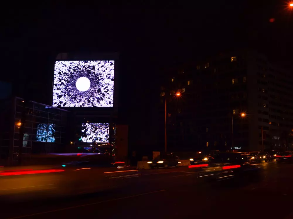 These Billboards Could Be the First to Feature Immersive Virtual Reality Drawings