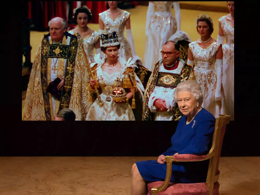 Vyf-en-sestig jaar later herroep die koningin haar kroning