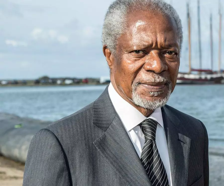 Yav tas los UN Secretary-General Kofi Annan tau tso tseg txoj cai ntawm kev cuam tshuam ntau dua United Nations