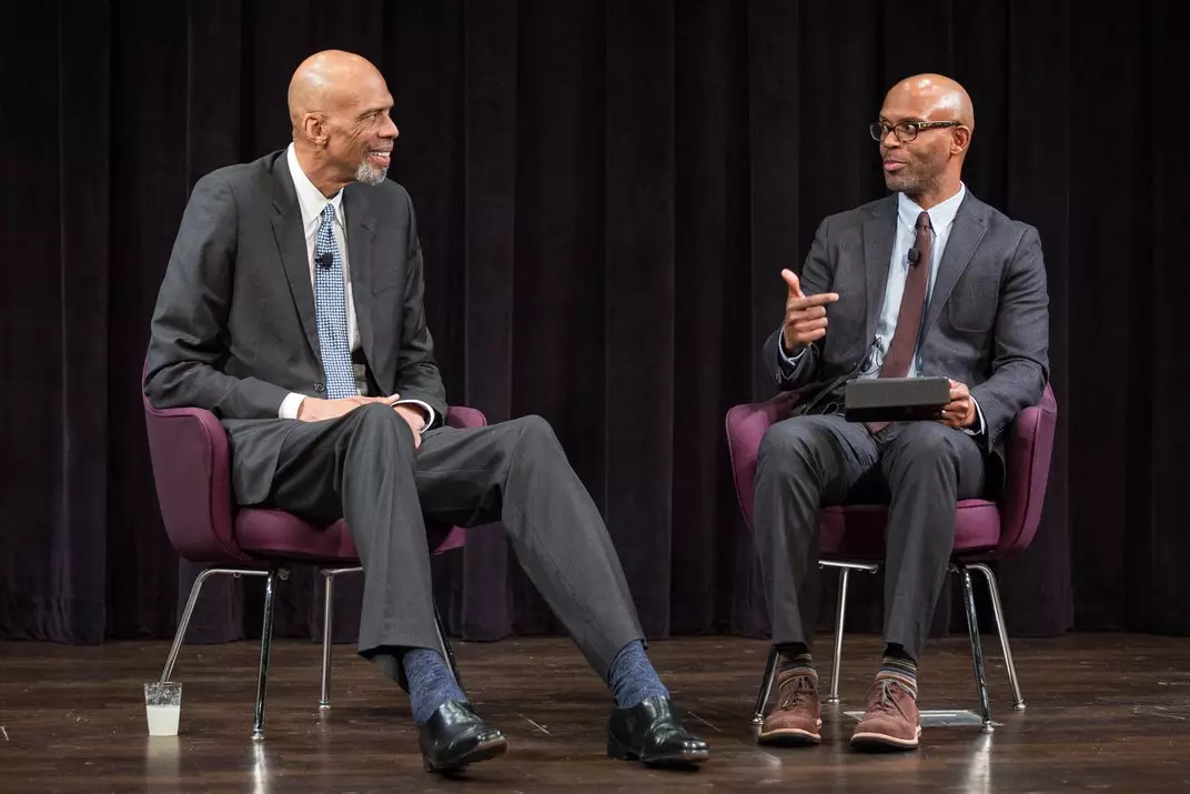 Kareem Abdul-Jabbar ferðast frá rétti til kennslustofu til að draga fram sögu afrísk-amerískra uppfinningamanna