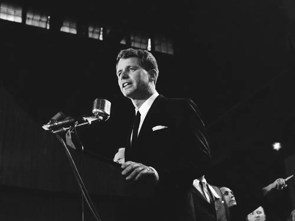 Napa Robert Kennedy Ngowahi Saka Konservatif Dadi Juara Liberal Hak Sipil