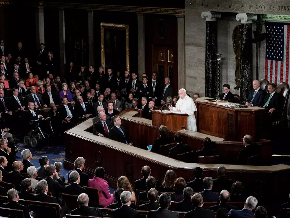 Pope Francis Jẹ Titun Titun si Afara aafo Laarin Ẹsin ati Asa