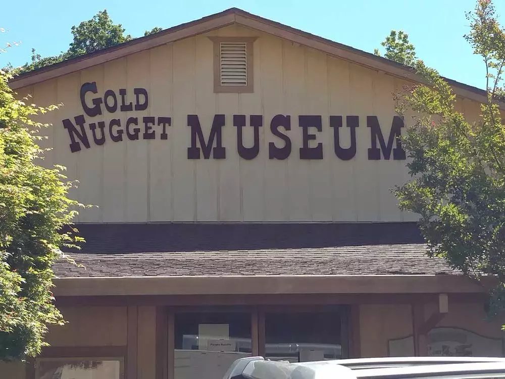 សារមន្ទីរ Gold Nugget របស់ Paradise បានធ្លាក់ជនរងគ្រោះទៅជំរុំភ្លើង