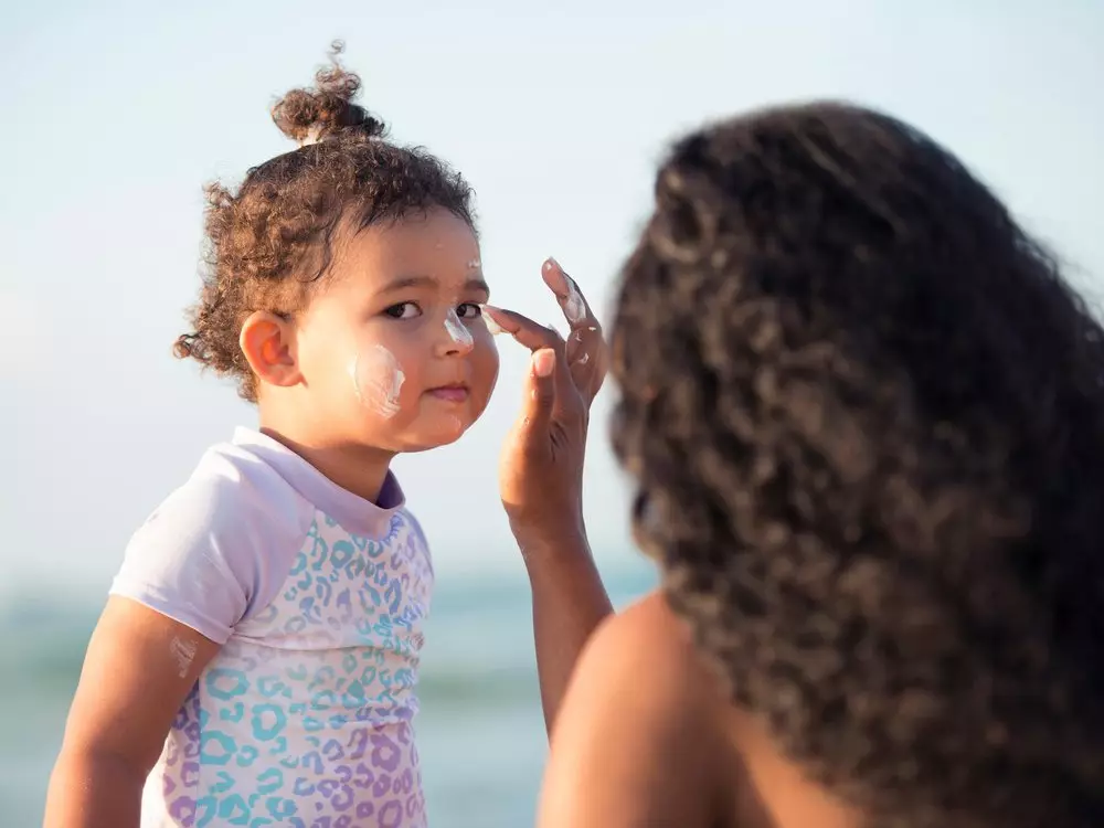 Ngaba singakwazi ukwenza i-sunscreen ekhusela abantu kunye ne-Coral Reefs?