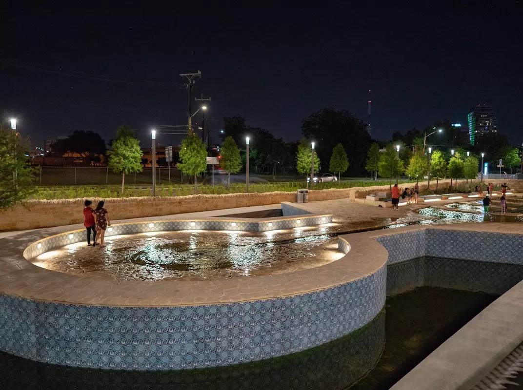 Ang Unang Yugto ng 'Latino High Line' ng San Antonio ay Bukas Na