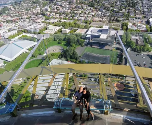 Ikonická Space Needle v Seattli odhaľuje nový vzhľad po renovácii za 100 miliónov dolárov