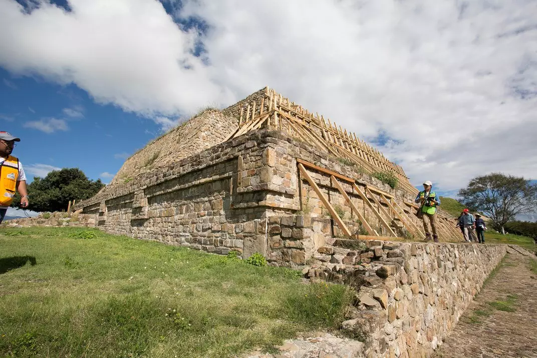 Oaxacako Monte Albán aurri prehispanikoak berreskuratuko dira 49613_3