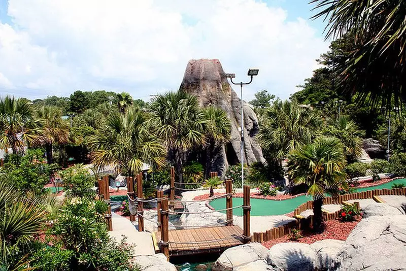 Jwenn yon twou nan yon sèl nan mini-golf kou ki pi enteresan atravè peyi a. 49635_6