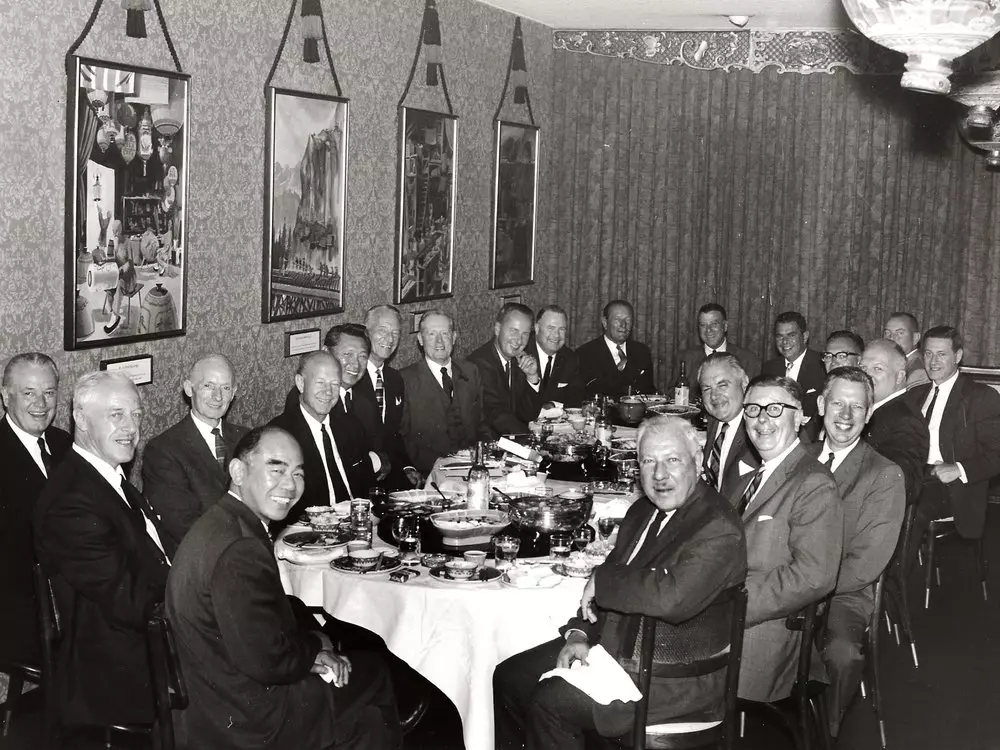 The Lazy Susan, die klassieke middelpunt van Chinese restaurante, is nie klassiek nóg Chinees nie