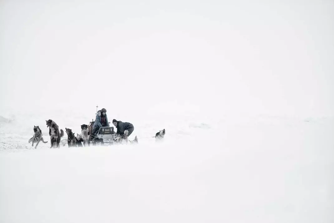 Tento fotograf zachycuje krásu a drama Východního Grónska na konci zimy 49859_2