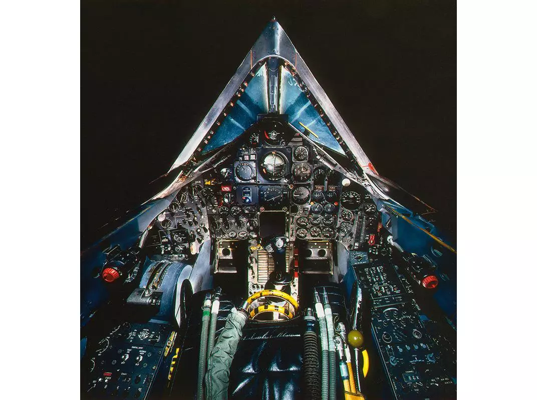 Ihe kpatara SR-71 Blackbird ji bụrụ Epitome of Cold War Spycraft 49933_3