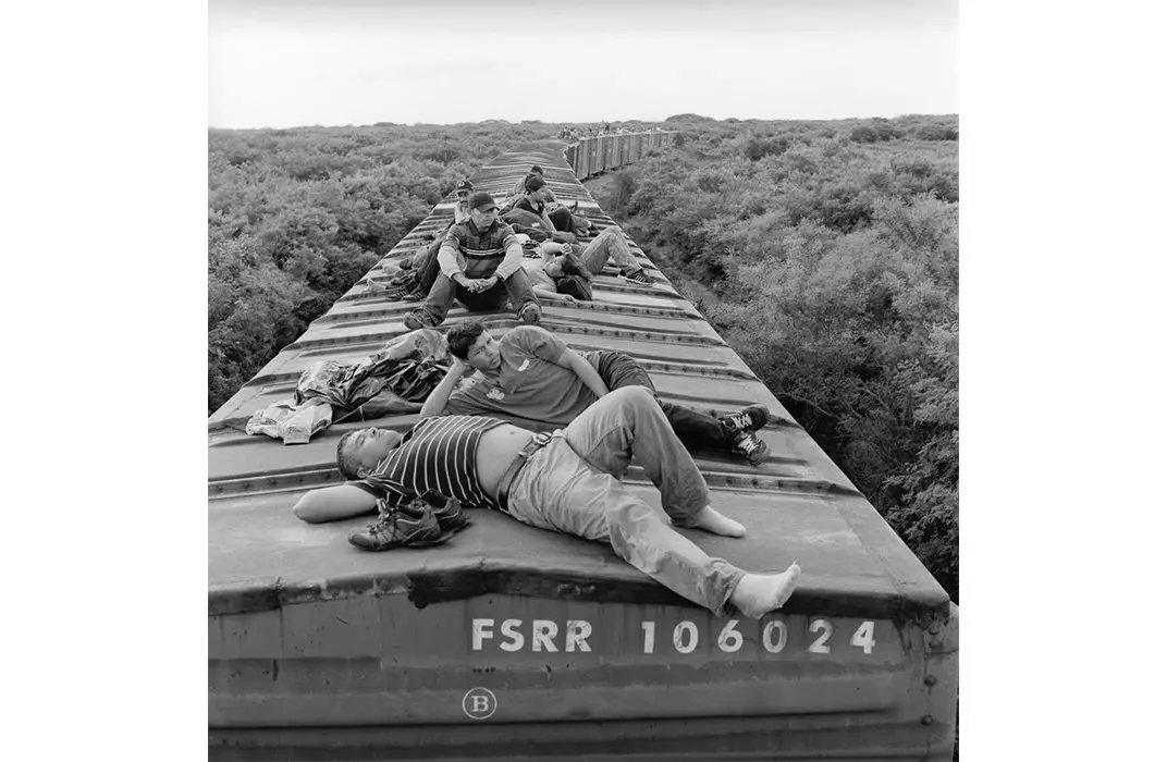 Srdcervúce fotografie detí, ktoré riskujú všetko, aby sa dostali do Spojených štátov 50033_13