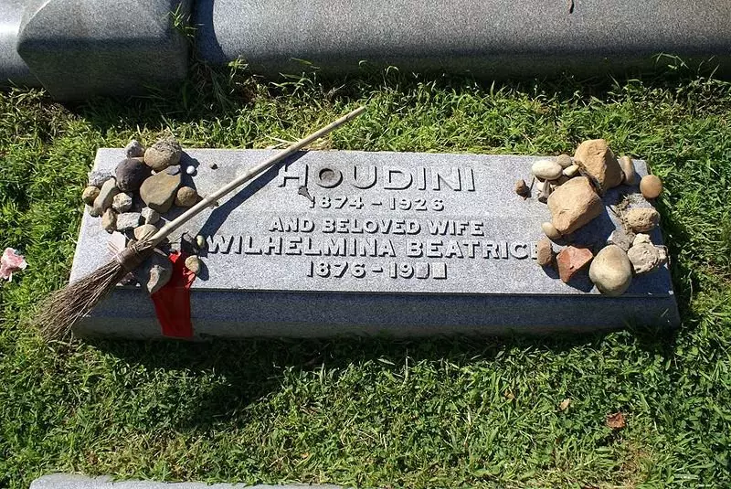 Houdini Grave