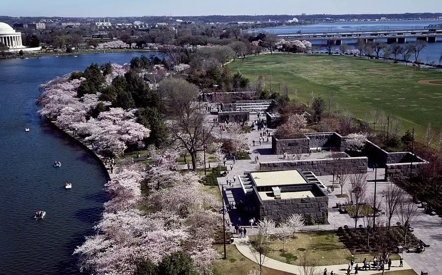 Vue aérienne du mémorial Franklin Delano Roosevelt au printemps (image : Bibliothèque du Congrès)