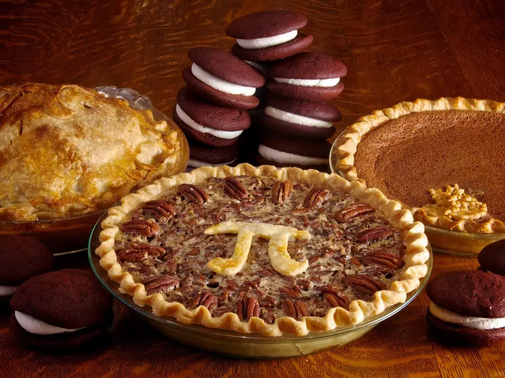 ඉන්දියානා පාහේ 3.2 ට සමාන වූ Pi, සහ අනෙකුත් Pi Day Facts