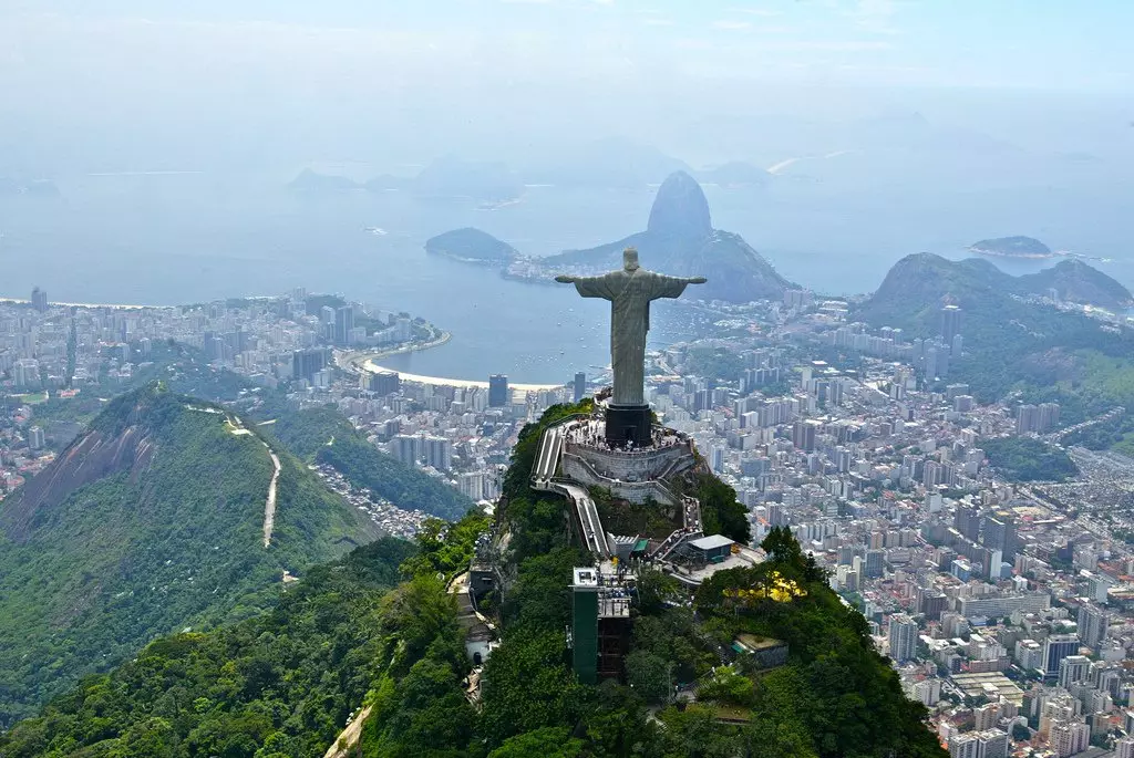 Statuia lui Hristos Mântuitorul din Rio pe vreme mai bună. Fotografie: <a href=