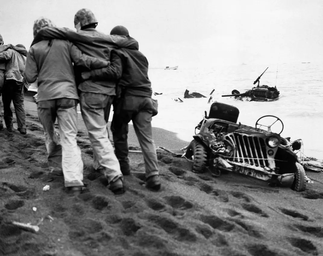 Fotos de la Batalla de Iwo Jima para conmemorar su 70 aniversario 50359_13