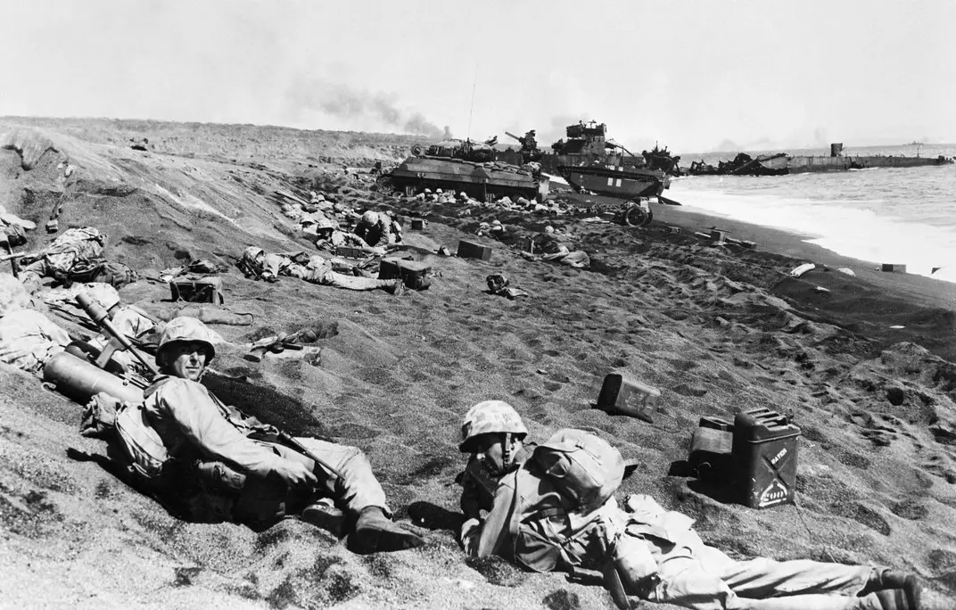 Bilder fra slaget ved Iwo Jima for å markere 70-årsjubileet 50359_17