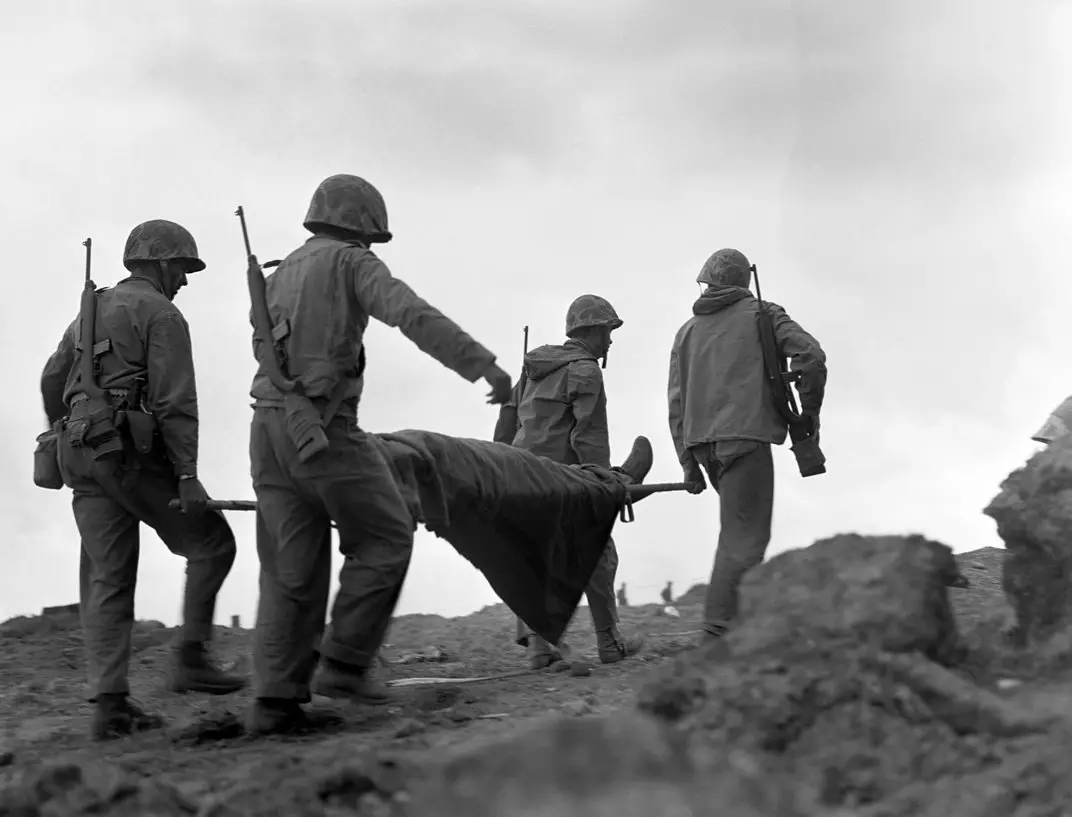 Fotos de la Batalla de Iwo Jima para conmemorar su 70 aniversario 50359_20