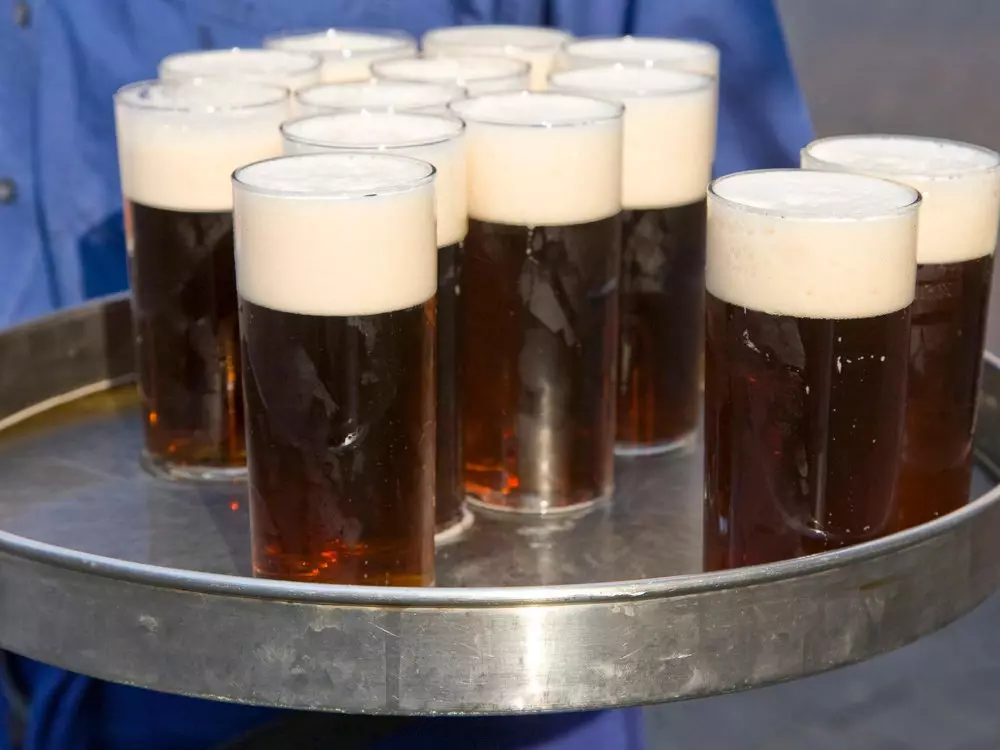 Physiker erklären, warum Kaffee anfälliger für Verschütten ist als Bier