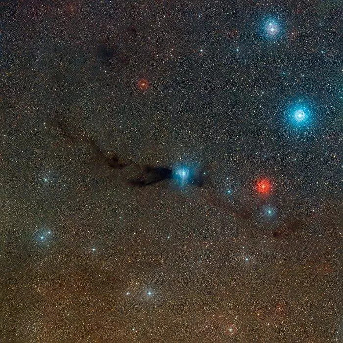 Donker Nebula verberg 'n briljante streep babasterre 50473_2