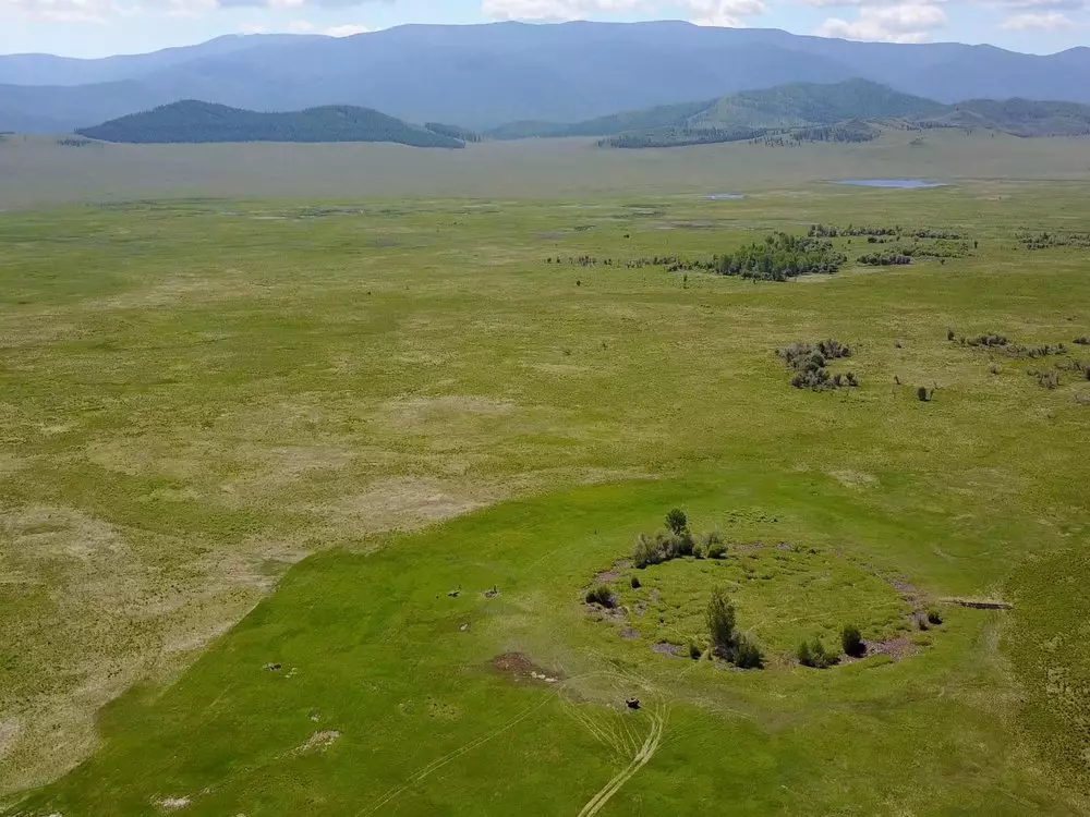 A tumba en expansión do príncipe escita atopada no "val siberiano dos reis"