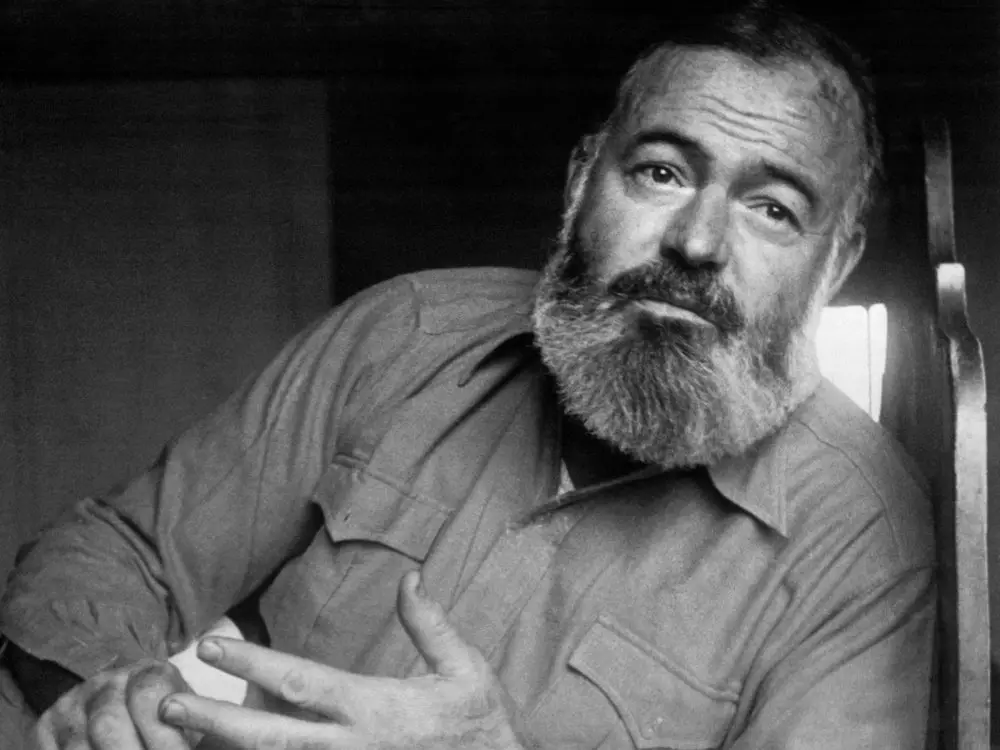 Um livro de Hemingway atingiu a lista de best-sellers de Paris após ataques recentes