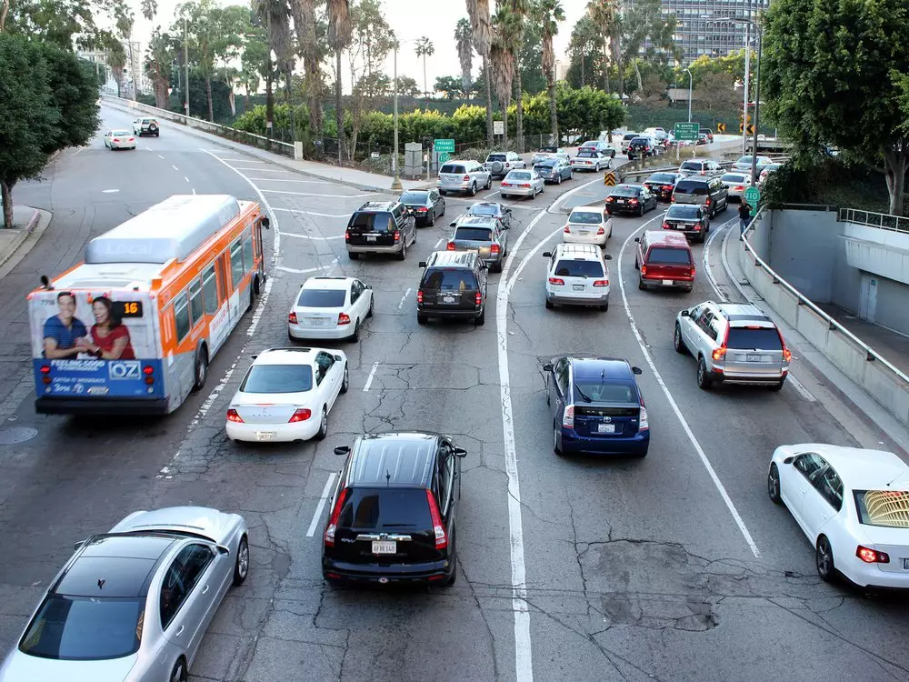 Ħtija lil Tailgaters għall-Ħwieġ tat-Traffiku Tiegħek