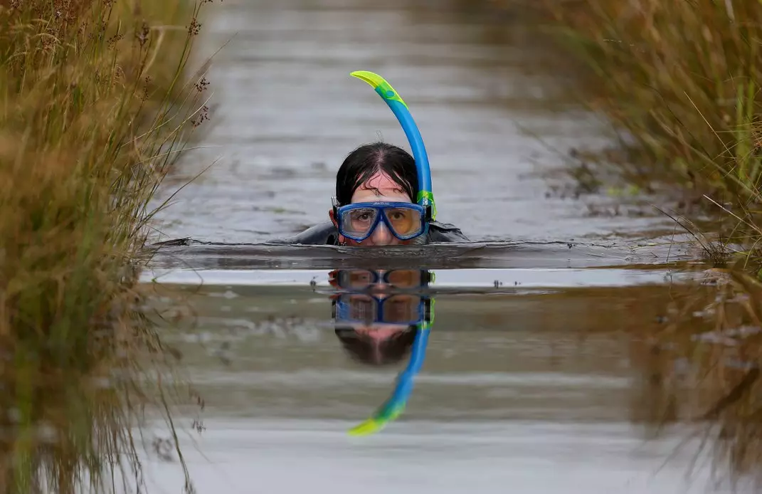 Plávanie cez bahno na majstrovstvách sveta v šnorchlovaní v močiaroch 50617_2