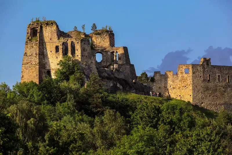 Obiščite porušene gradove Poljske 50619_7