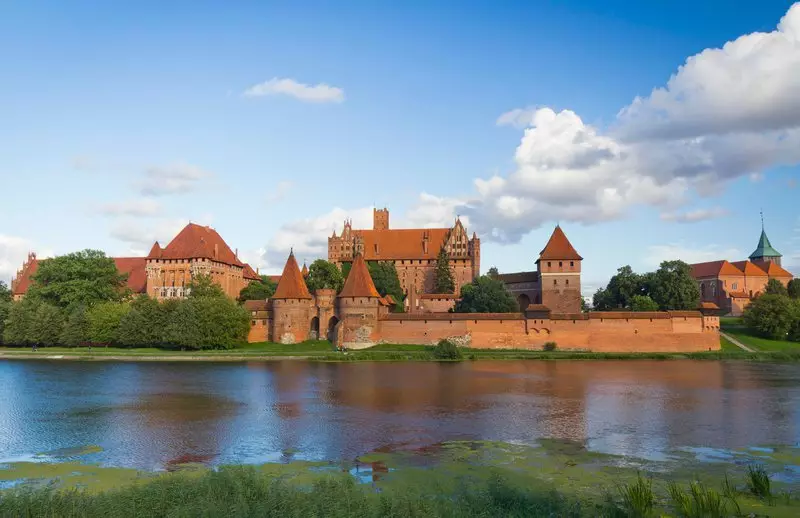 Besök de ruinerade slotten i Polen 50619_8